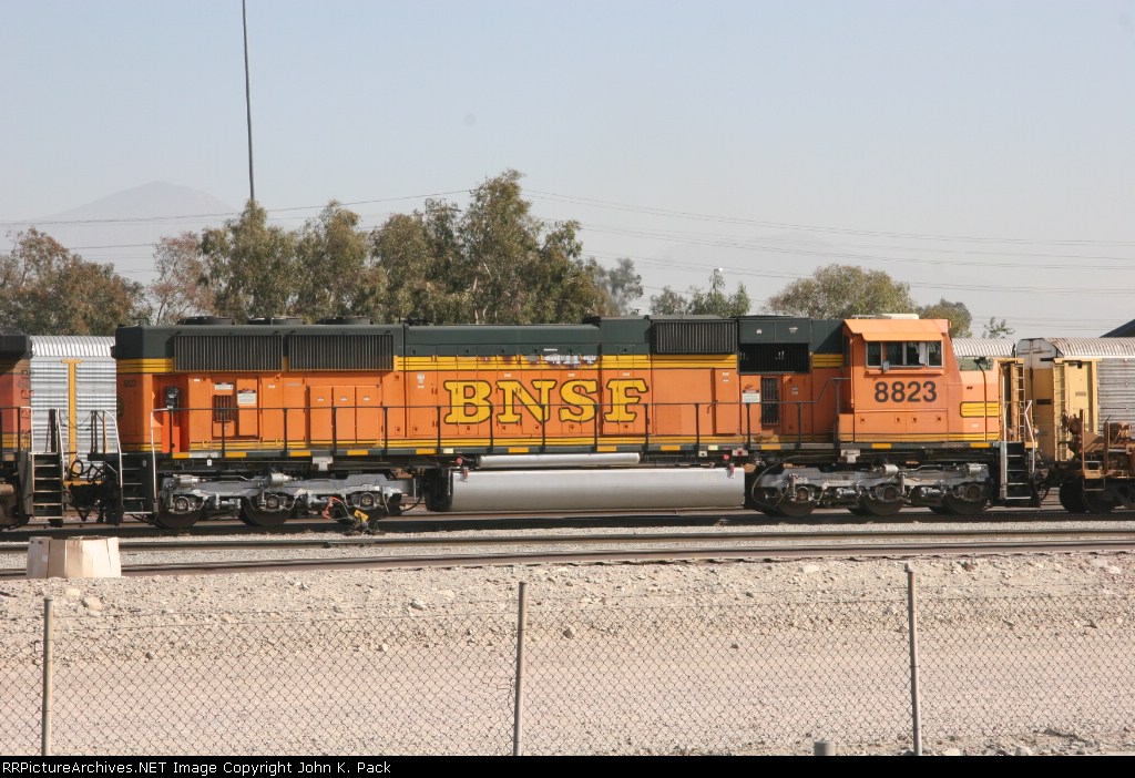 BNSF 8823